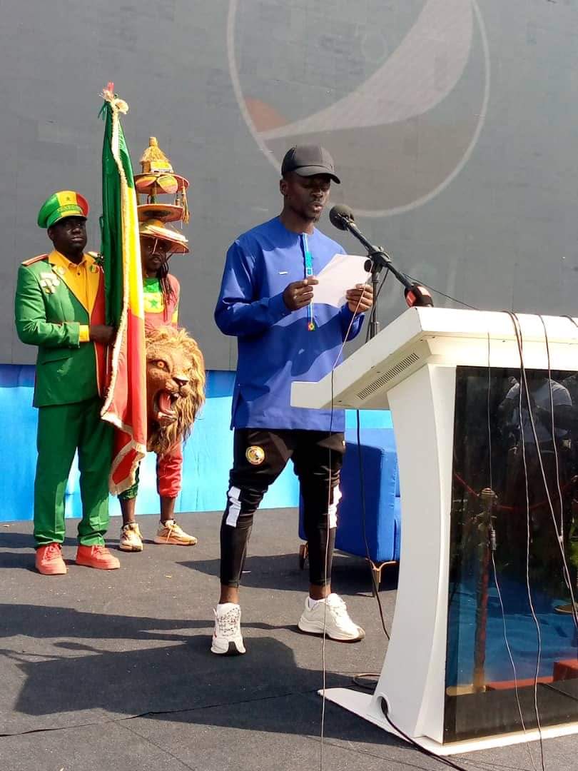 SADIO MANÉ TRANSFORME LE TERRAIN VAGUE DE BAMBALI EN STADE NORMES FIFA ...